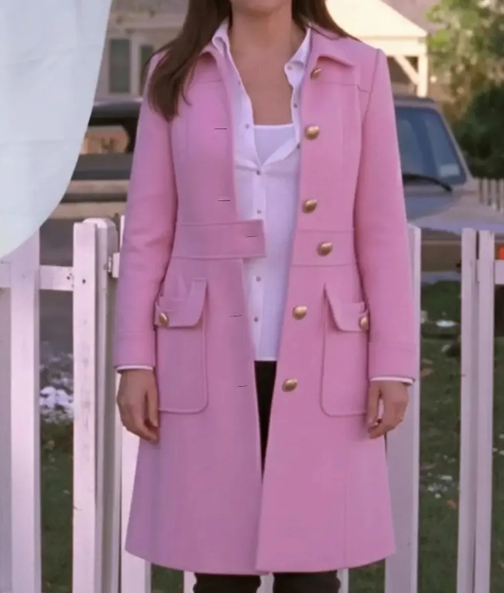 Gilmore Girls Lauren Graham (Lorelai Gilmore) Pink Coat | TLC